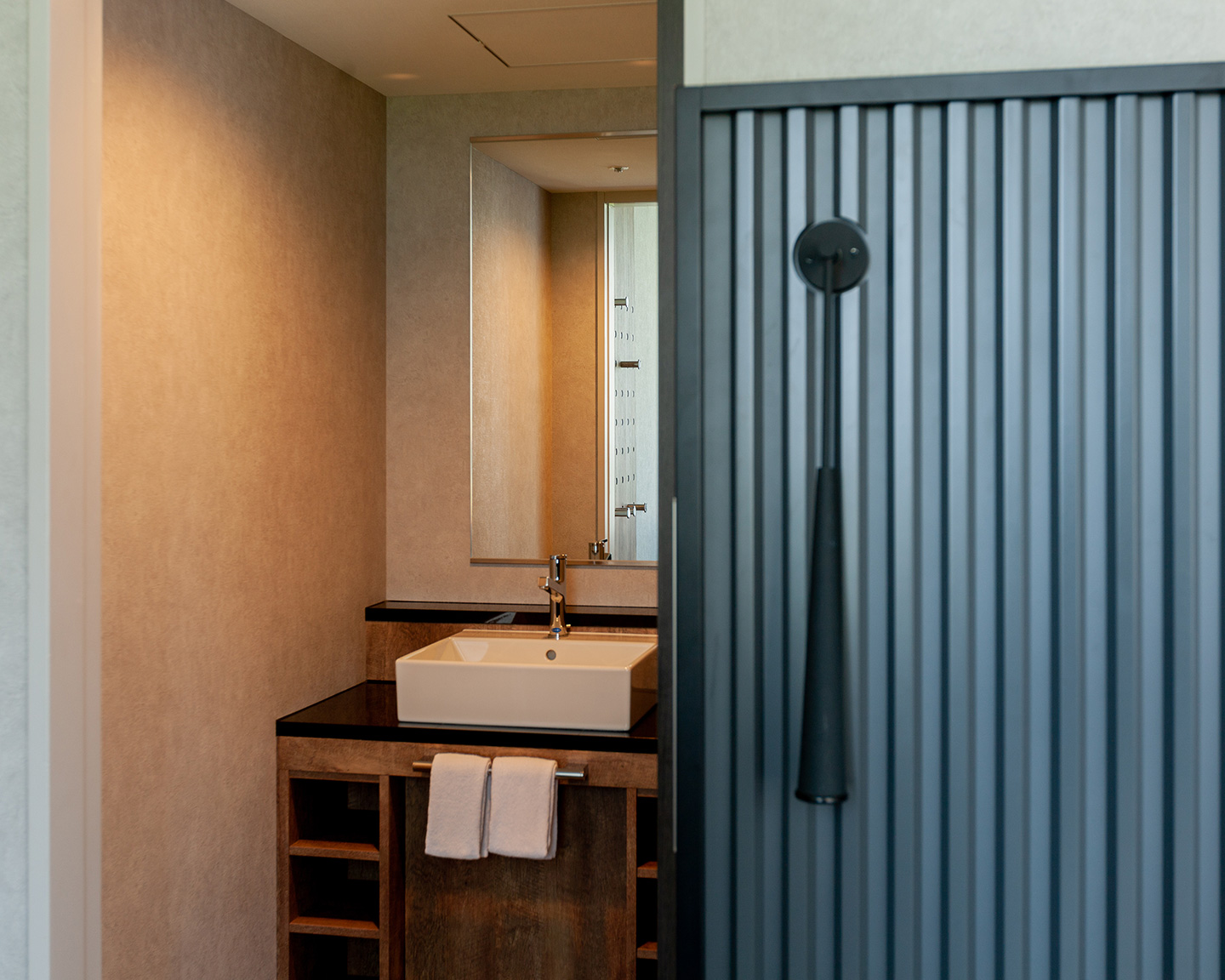 Guest Rooms | THE KNOT TOKYO Shinjuku